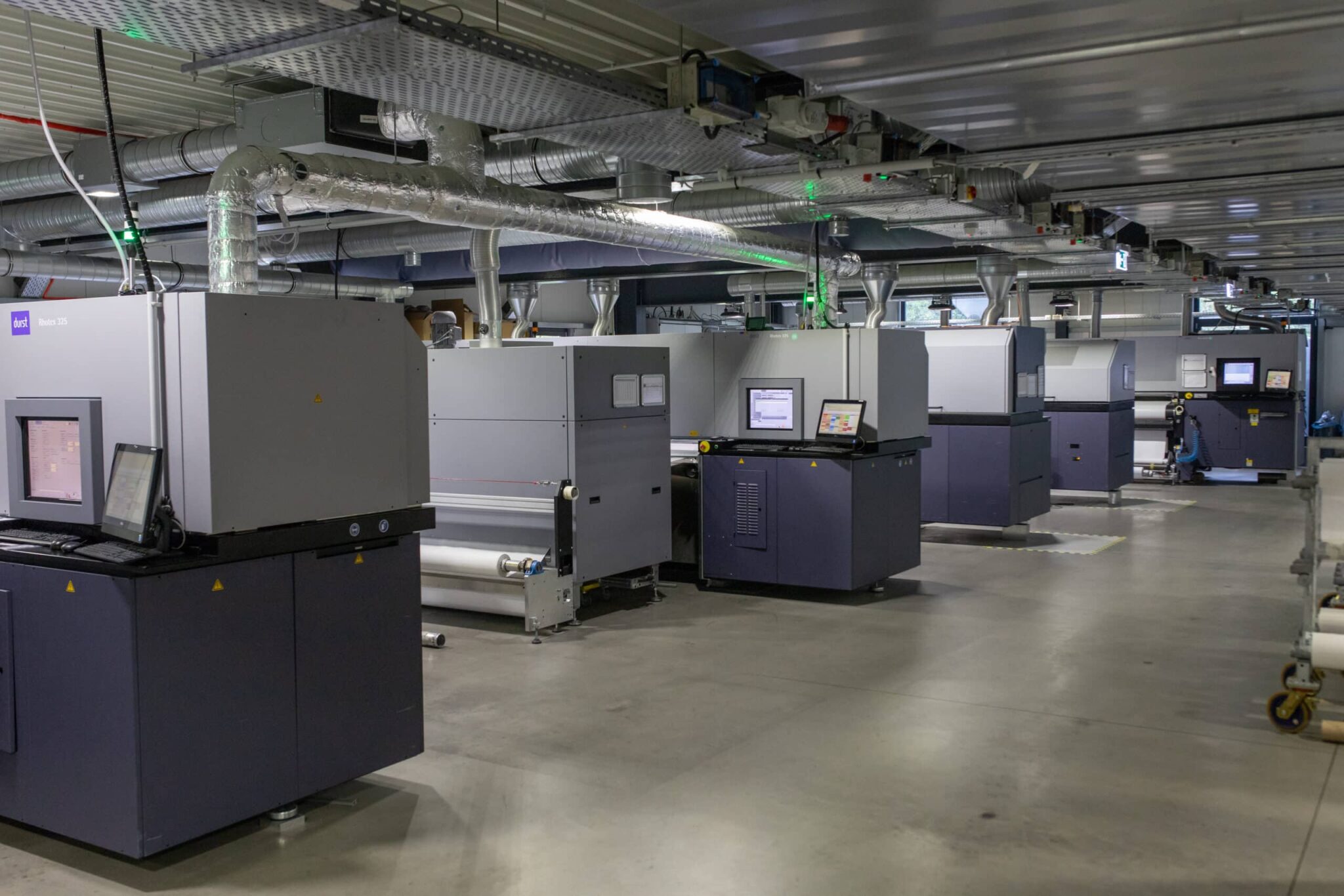 Über Moss | Globaler Spezialist für großformatige Textildrucke und ...