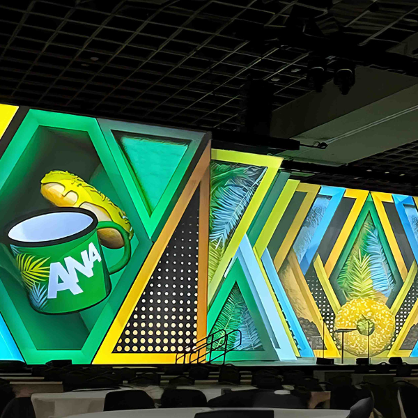 Borderless Projection Screens™ | Moss